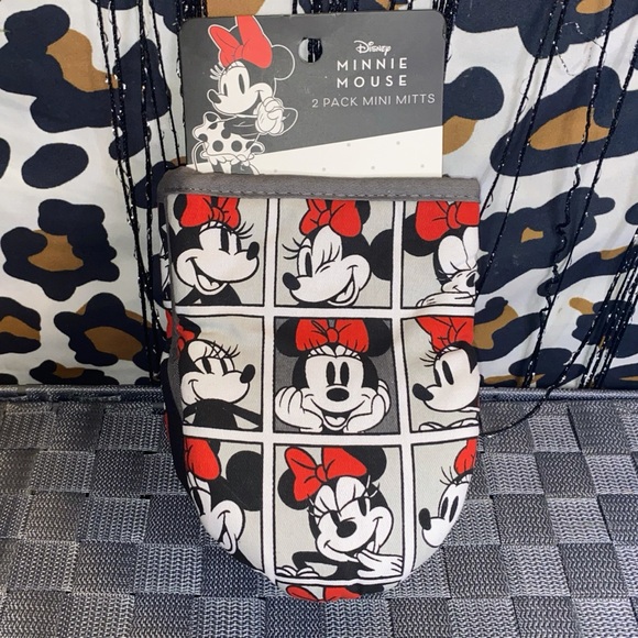Disney | Kitchen | Disney Mickey Mouse 2 Pack Of Mittens | Poshmark
